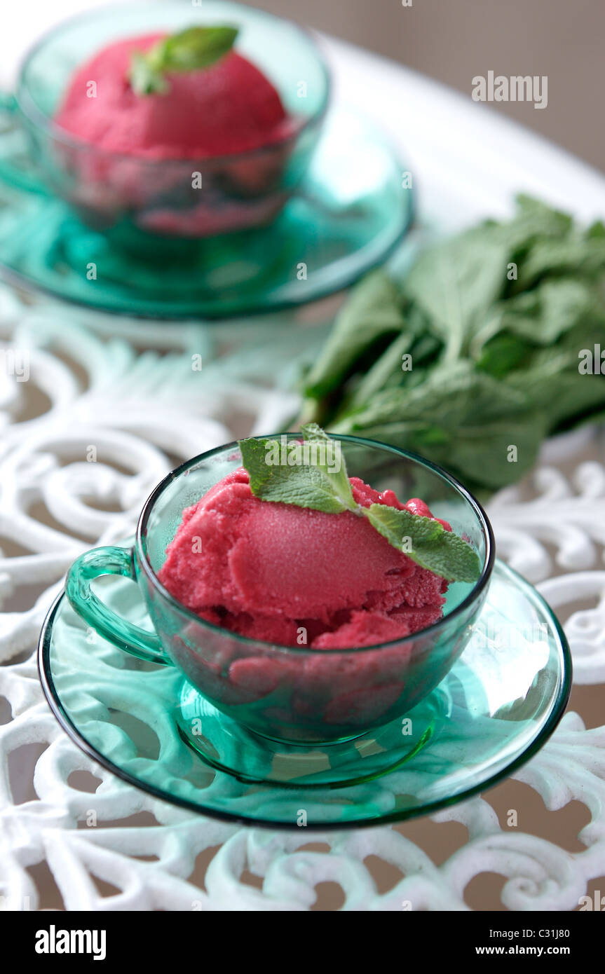 Raspberry bunch hi-res stock photography and images - Alamy