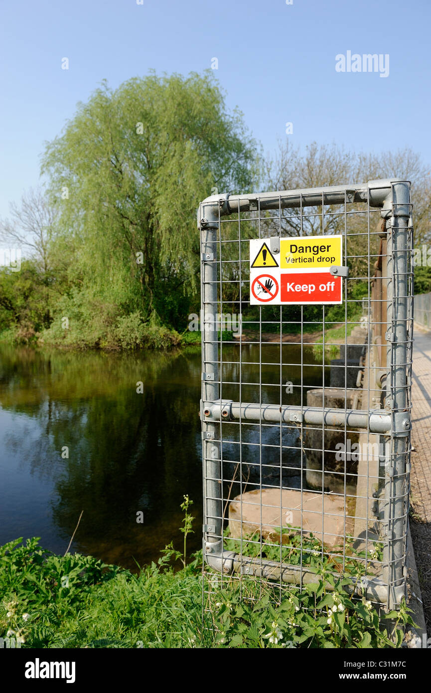 Vertical drop hi-res stock photography and images - Alamy