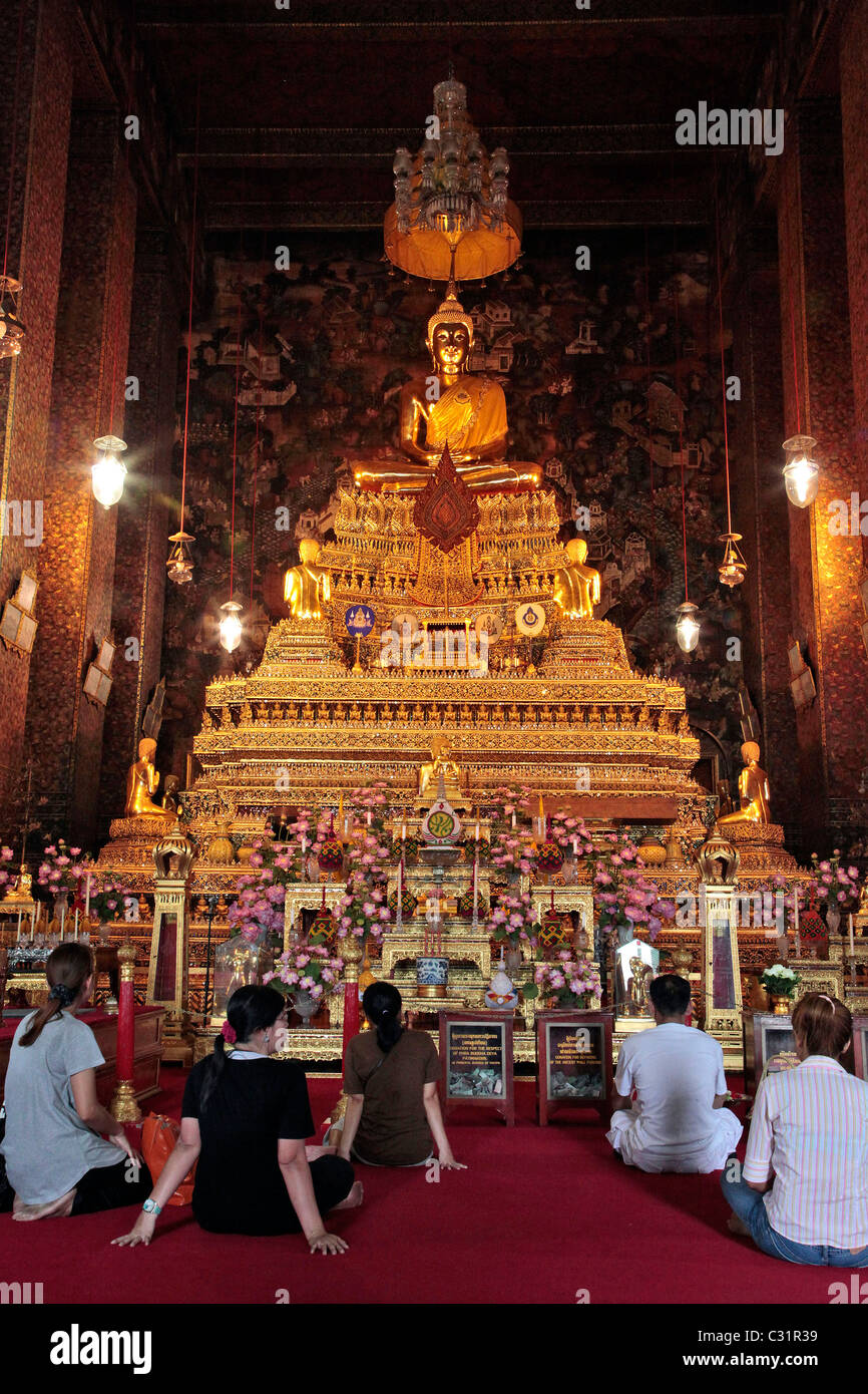 Buddhist temple golden urn hi-res stock photography and images - Alamy