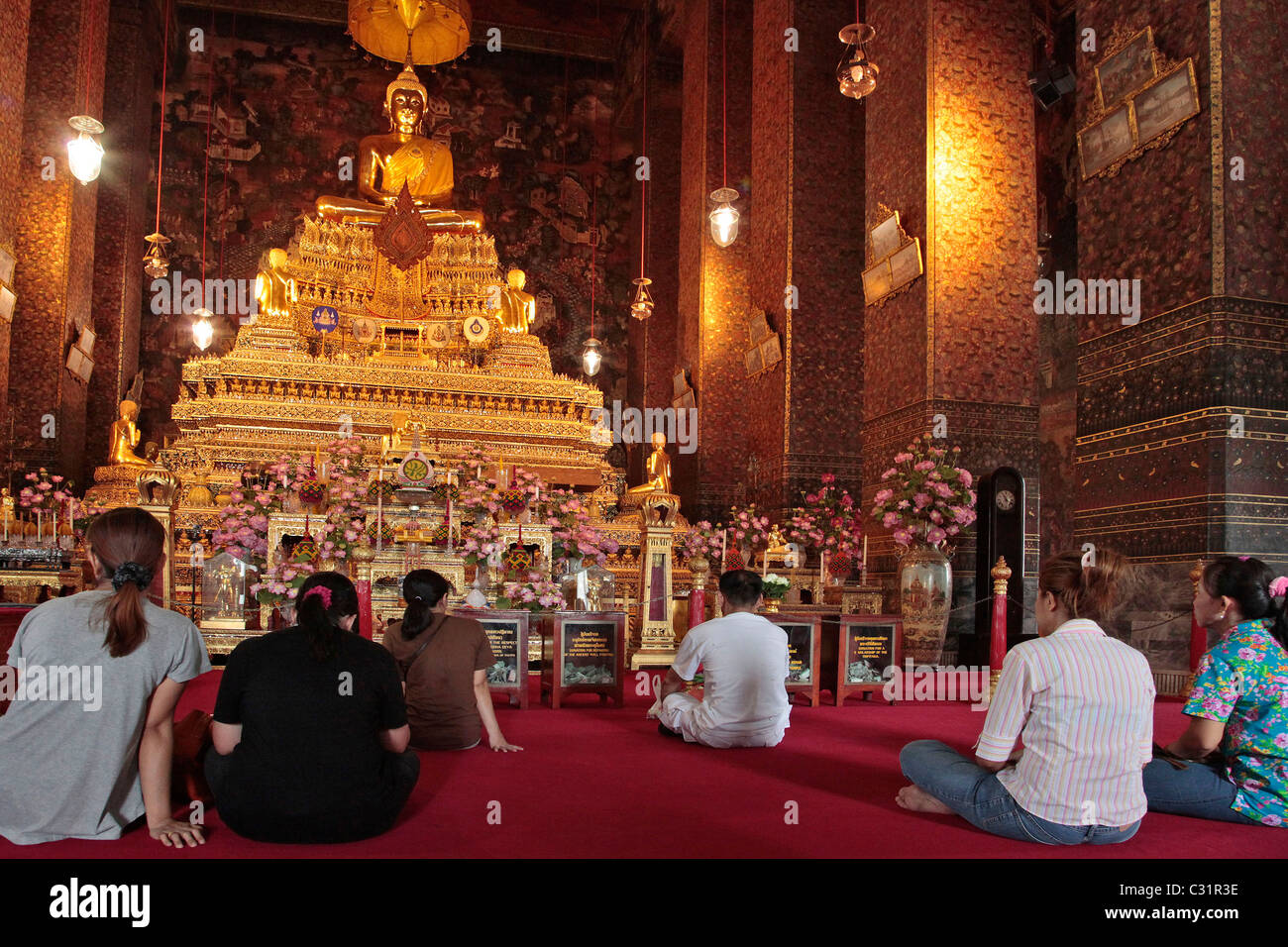 Buddhist temple golden urn hi-res stock photography and images - Alamy