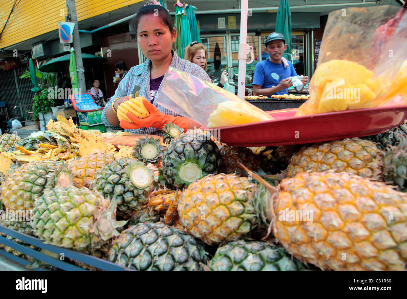 PINEAPPLE SELLER, TROPICAL FRUIT, PAK KHLONG TALAT MARKET, BANGKOK ...