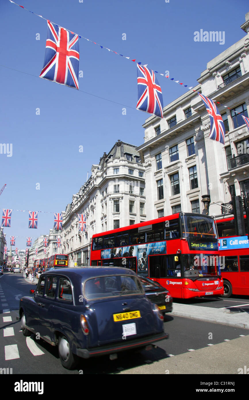 Union jack flag above london taxi hi-res stock photography and images ...
