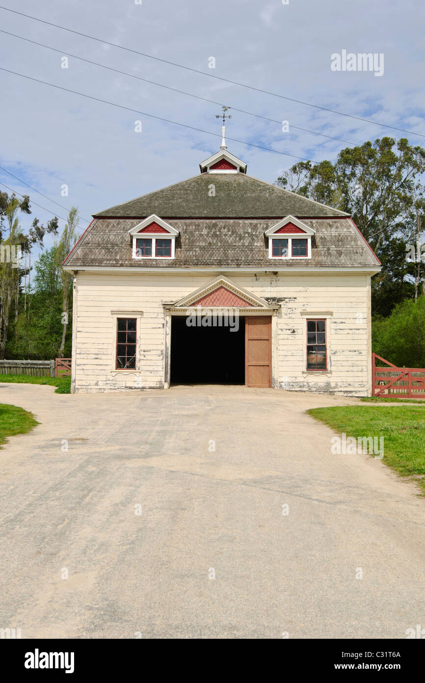 Victorian horse barn hi-res stock photography and images - Alamy