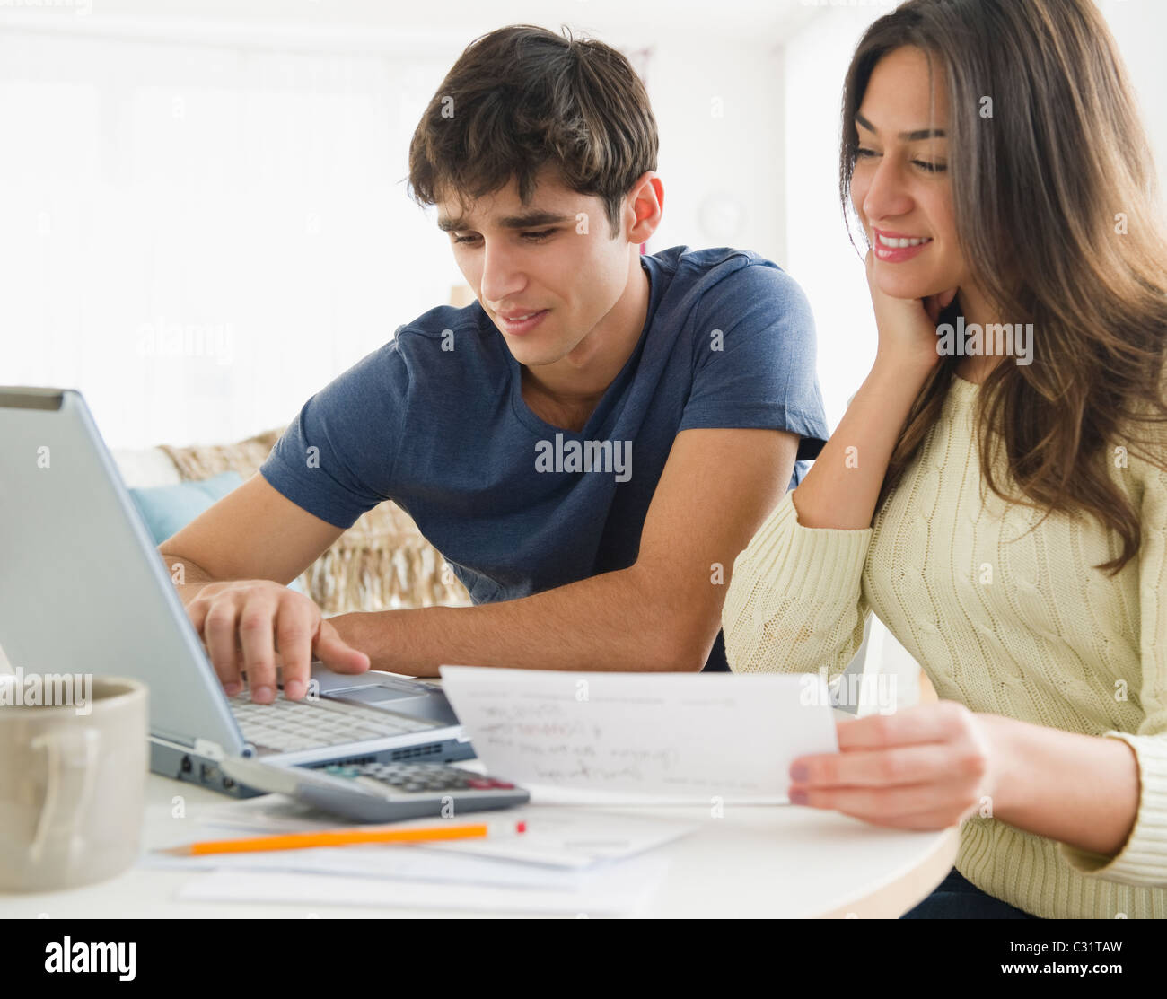 Woman group people paying bill hi-res stock photography and images - Alamy