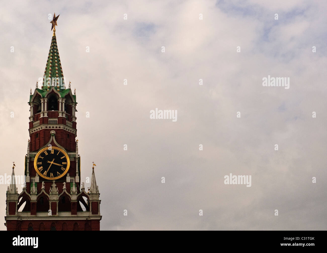 Red square clock tower hi-res stock photography and images - Alamy