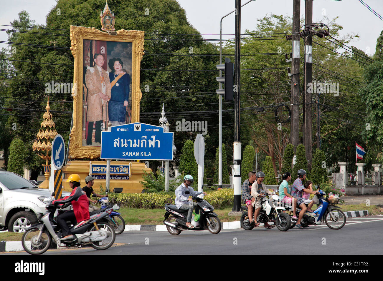 MONUMENTAL PORTRAIT OF KING RAMA IX AND HIS WIFE AT A JUNCTION IN THE ...