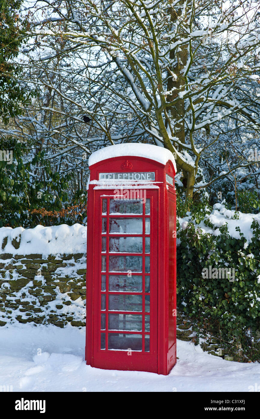 Phone box in snow hi-res stock photography and images - Alamy