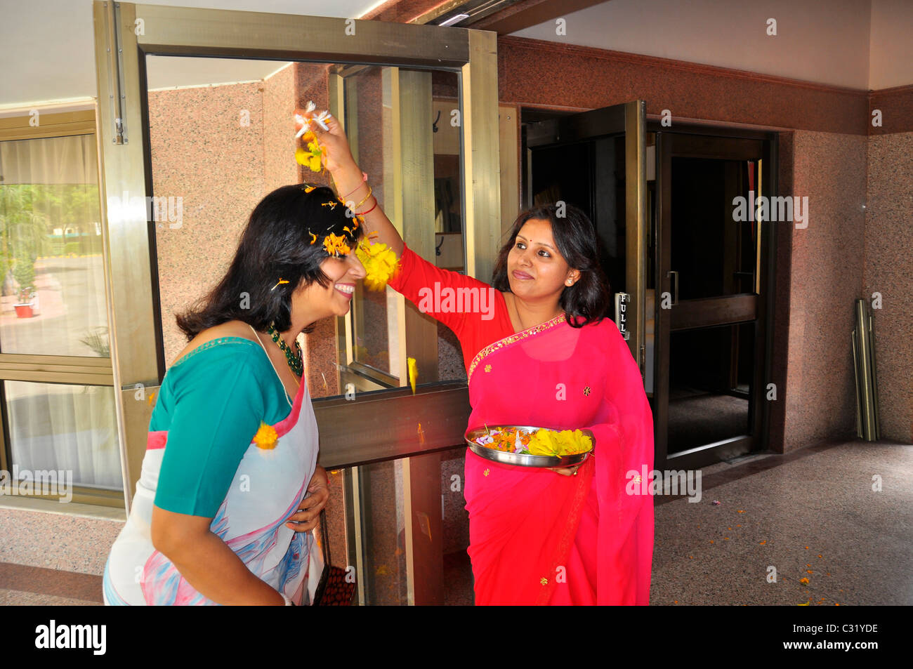 Throwing flowers hi-res stock photography and images - Alamy