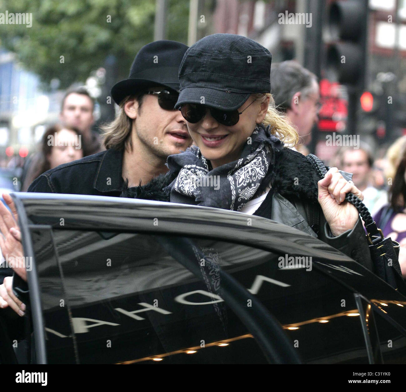 Keith Urban and Nicole Kidman leaving the Wyndham's Theatre after ...