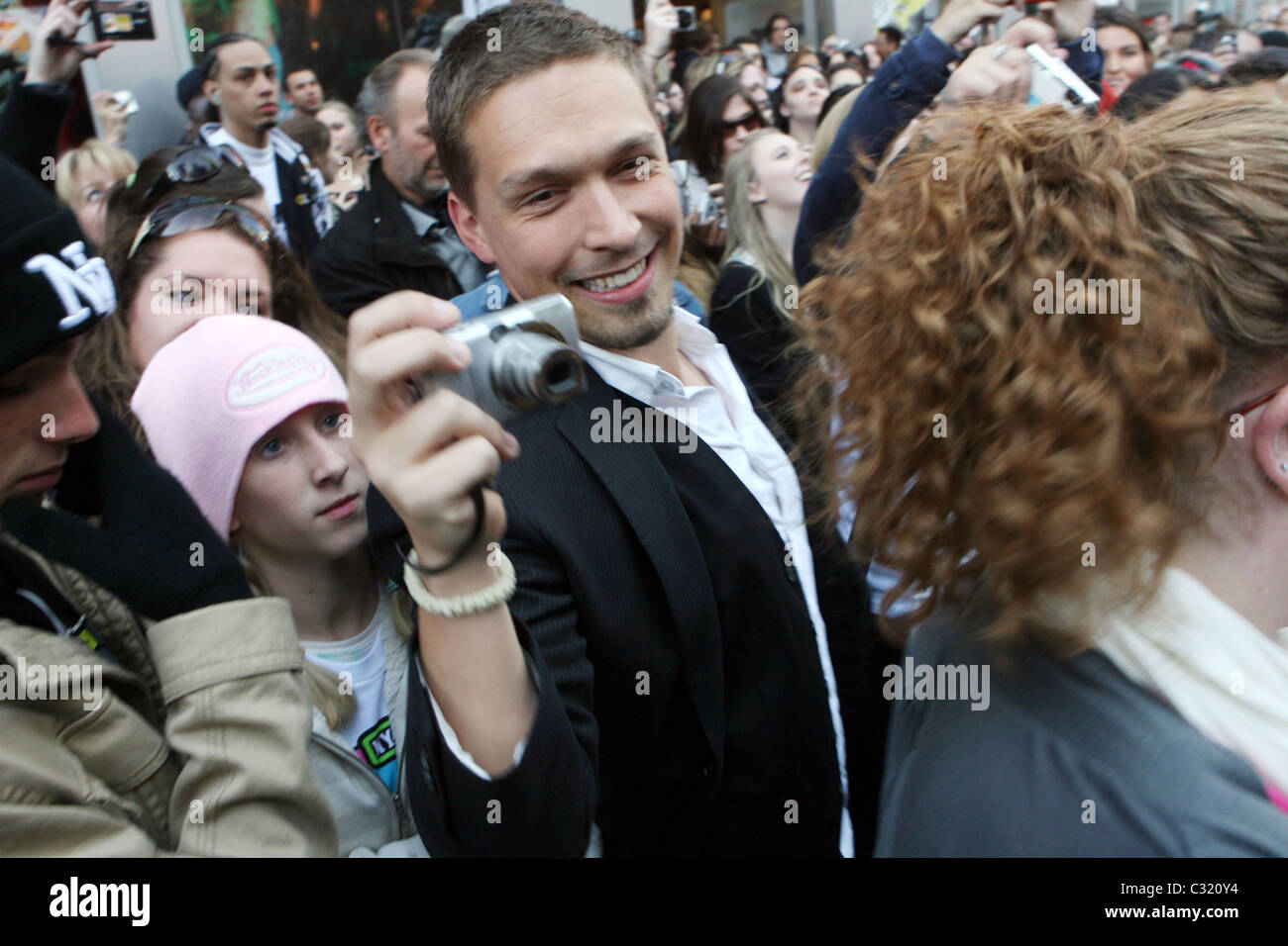 Issac Hanson The Hanson Brothers walk one mile barefoot though Times ...