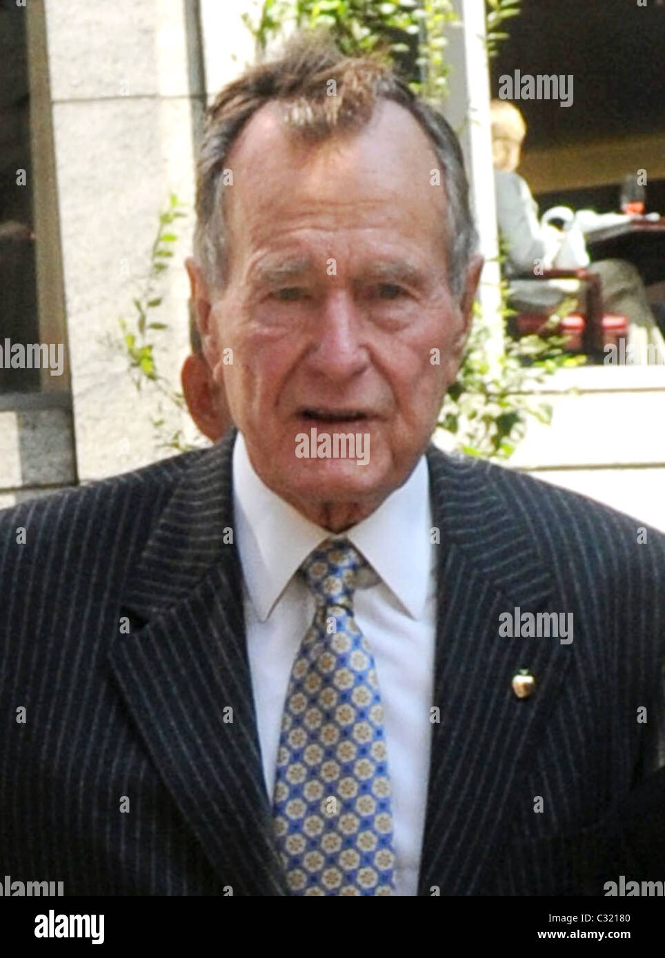 President George H. W. Bush walks to lunch after leaving his Manhattan ...