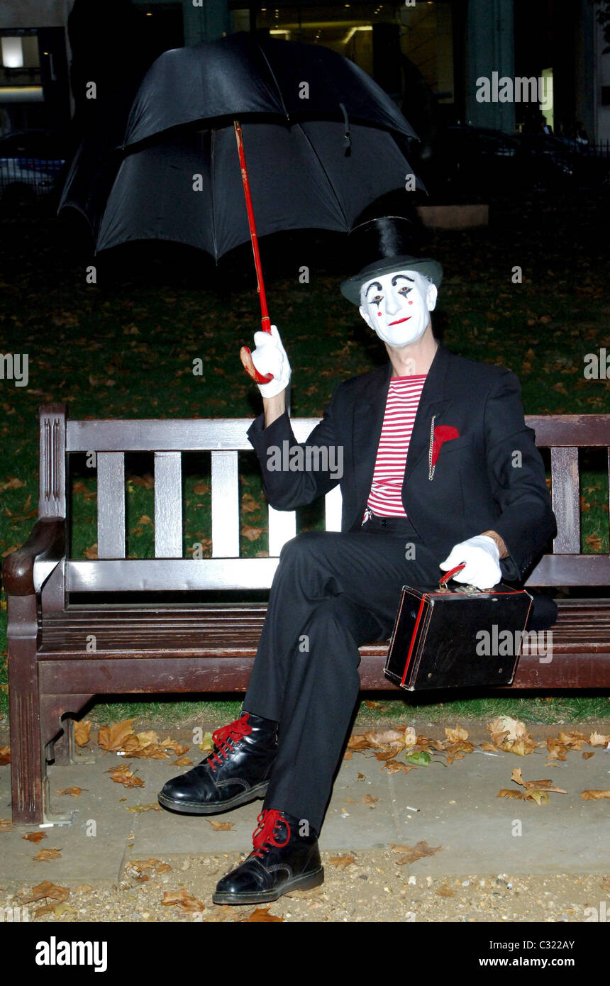 Ambiance at the 'End of Summer Ball' charity event in Berkeley Square ...