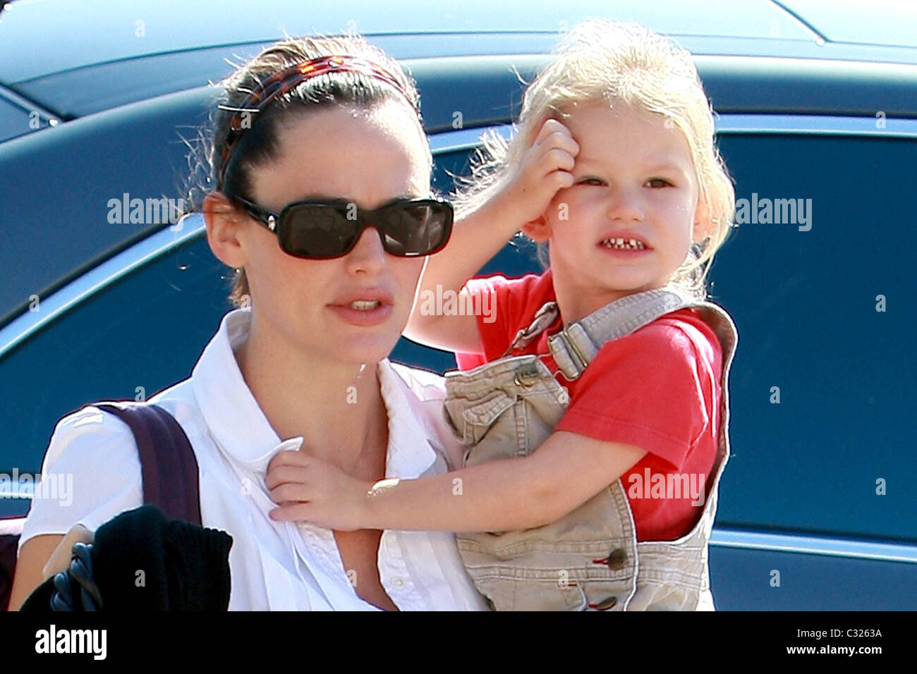 Jennifer Garner and her daughter Violet Affleck arriving at the ...