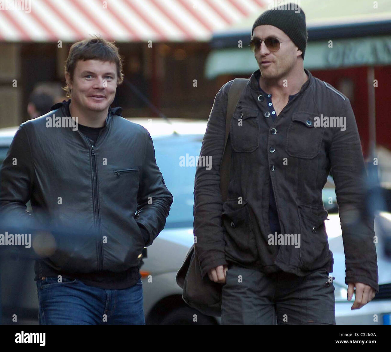 Irish rugby captain Brian O'Driscoll and retired rugby player Denis ...