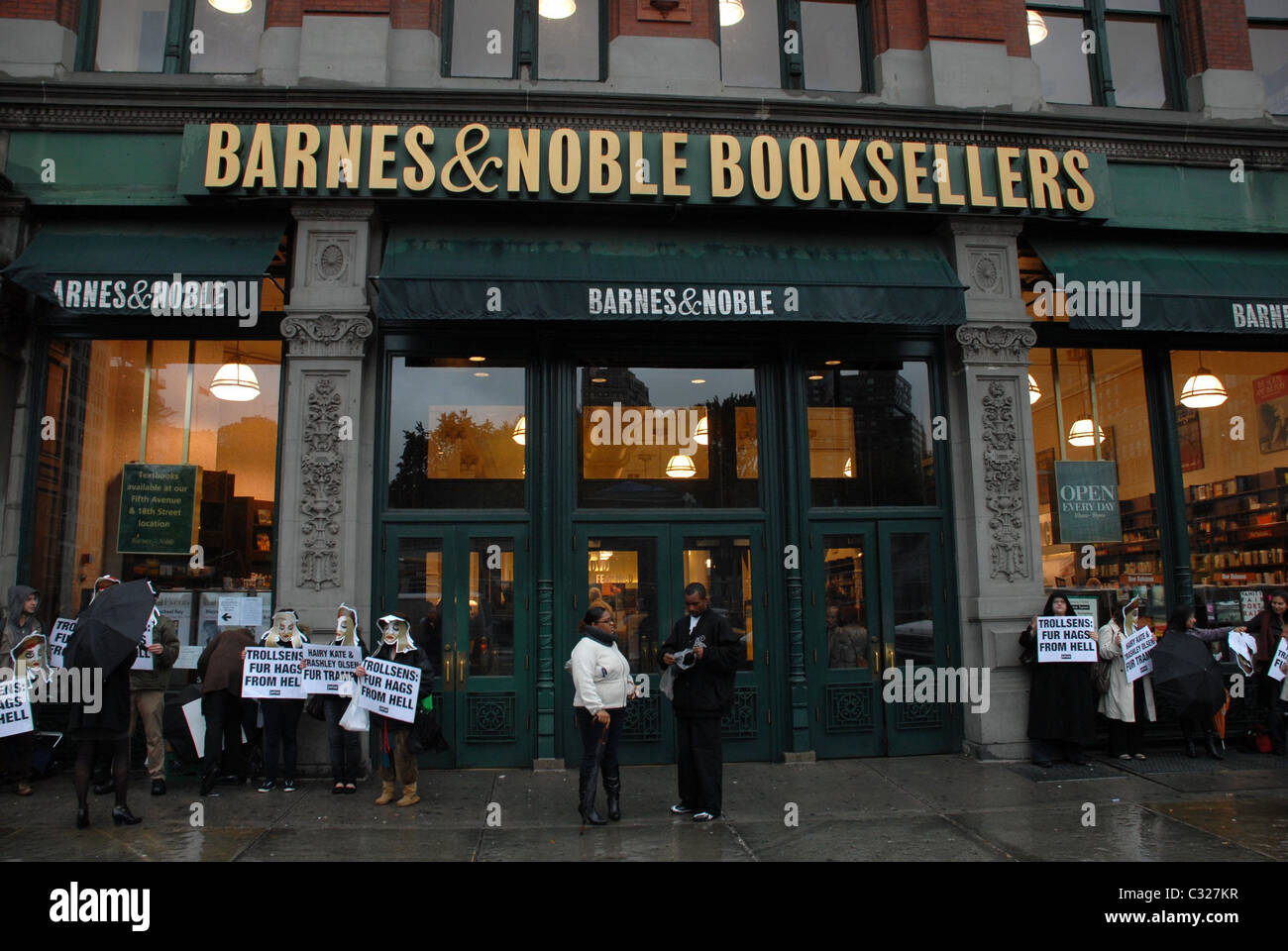 PETA stages a demonstration in front of Barnes & Noble where Mary Kate ...