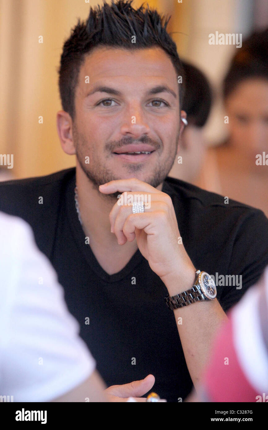 Peter Andre having lunch at Le Petit Four Restaurant in West Hollywood ...