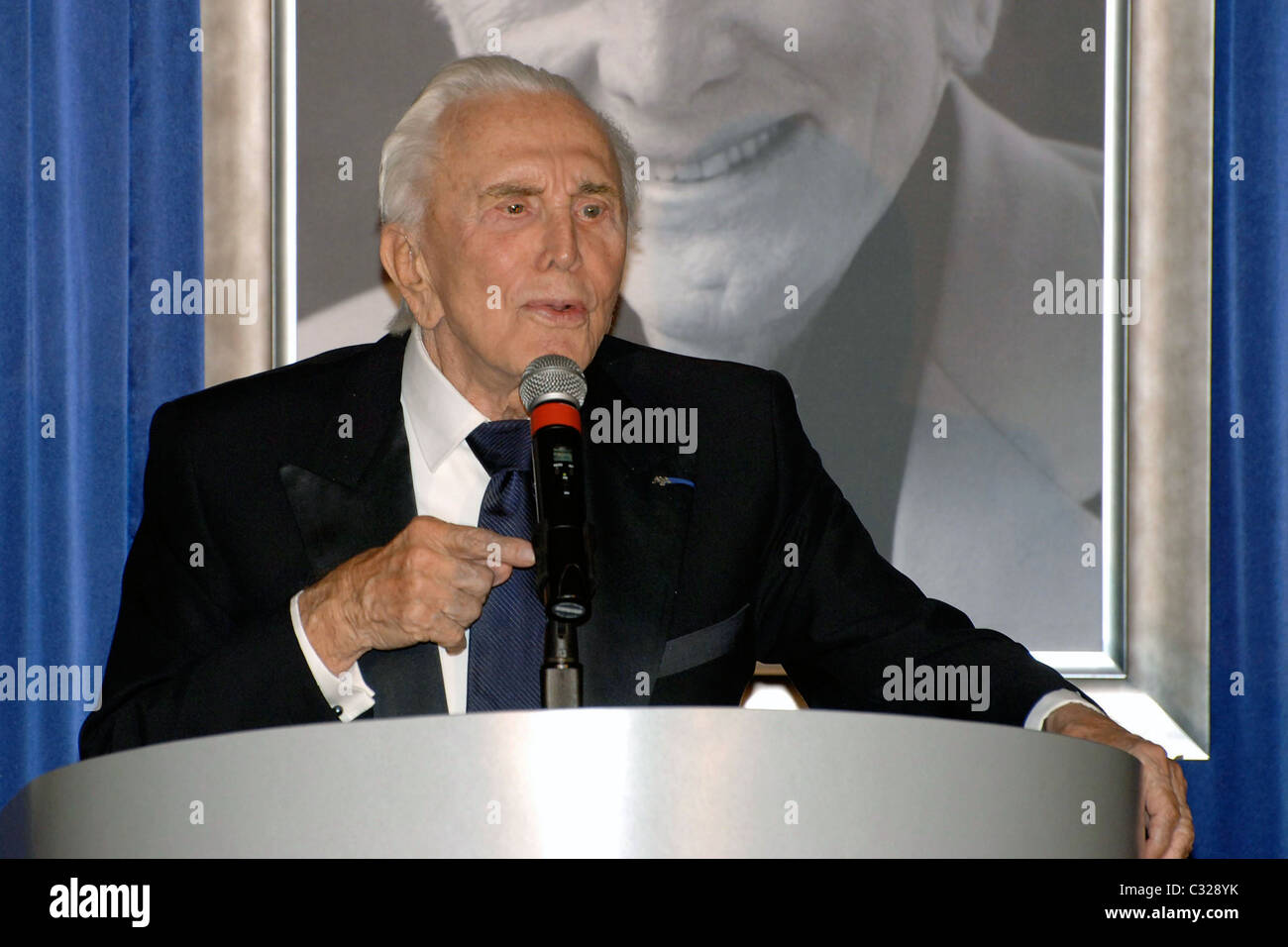 Kirk Douglas Ed Harris receives the Santa Barbara International Film ...