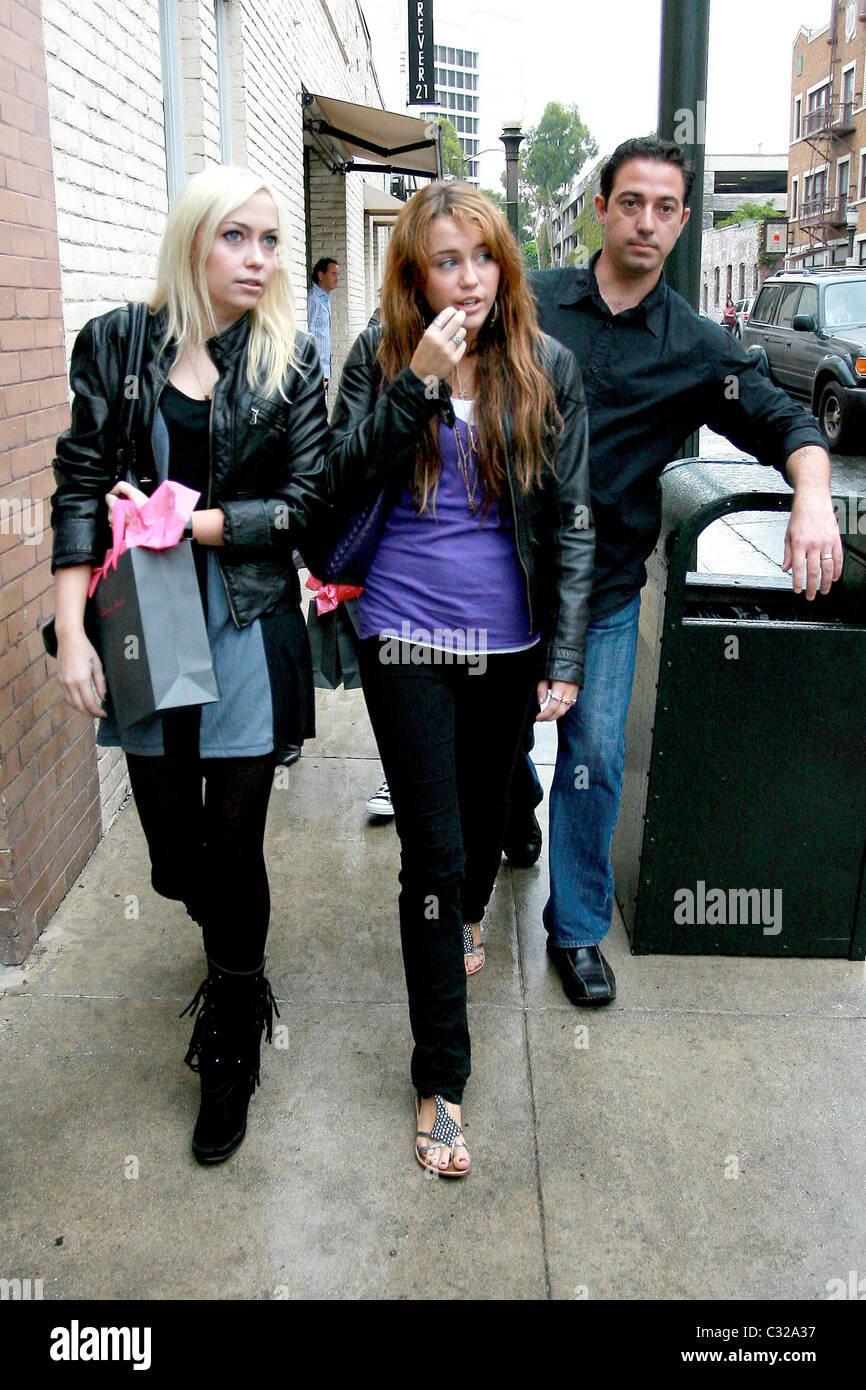 Miley Cyrus out and about shopping with her friends Los Angeles ...