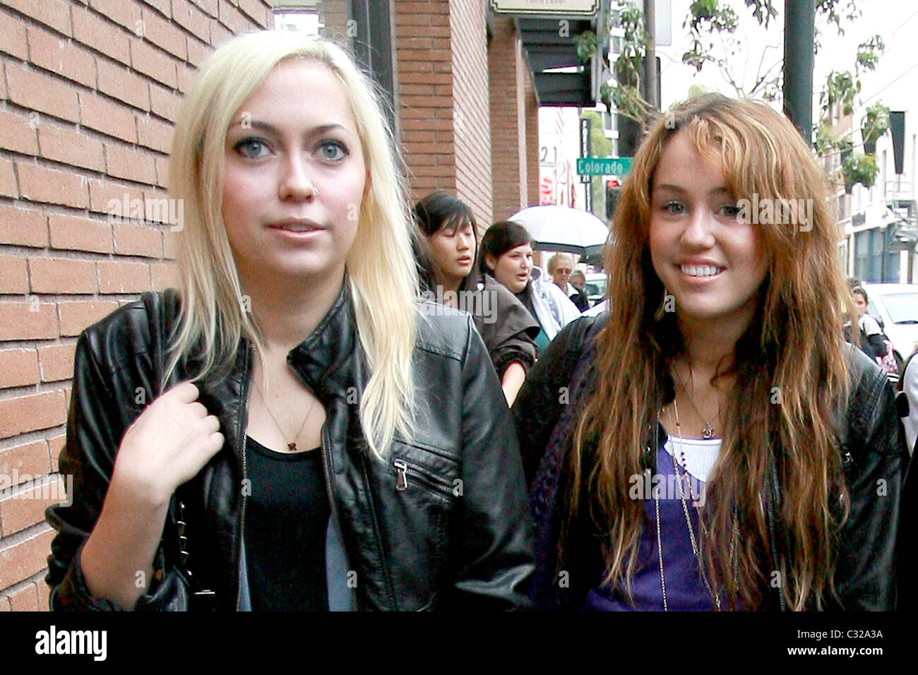 Miley Cyrus out and about shopping with her friends Los Angeles ...