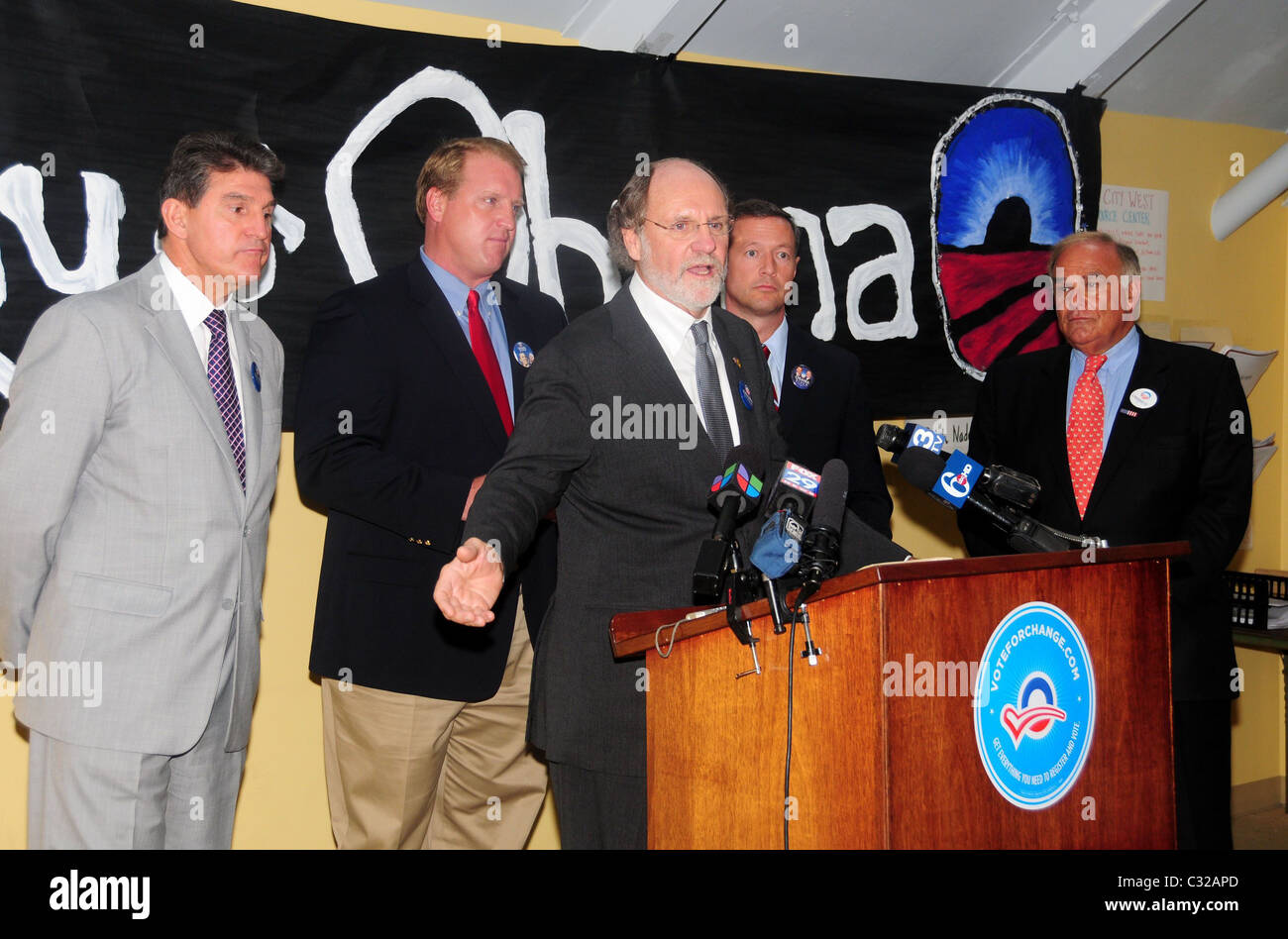 Joe manchin press conference hi-res stock photography and images - Alamy