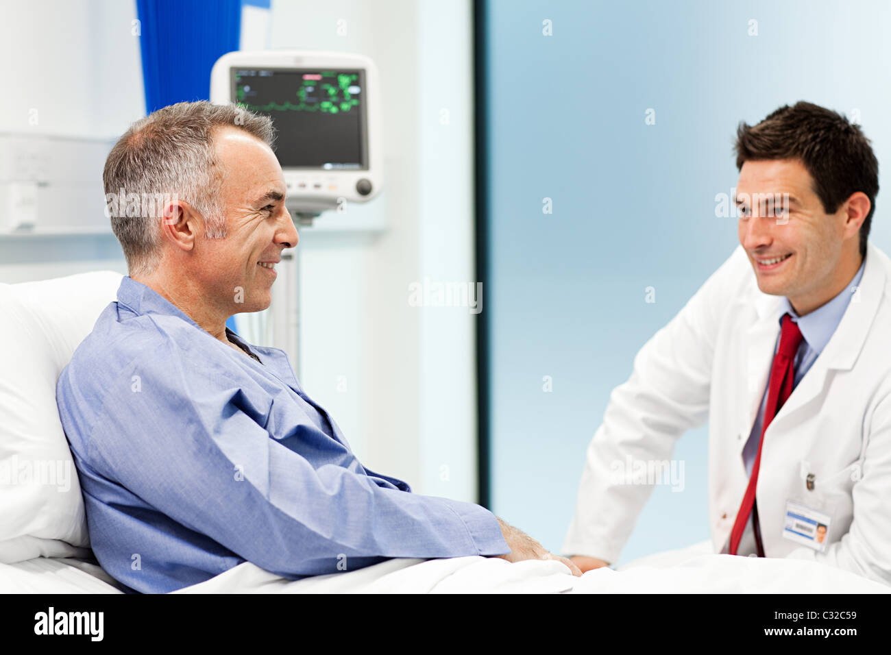 Male patient with doctor hi-res stock photography and images - Alamy