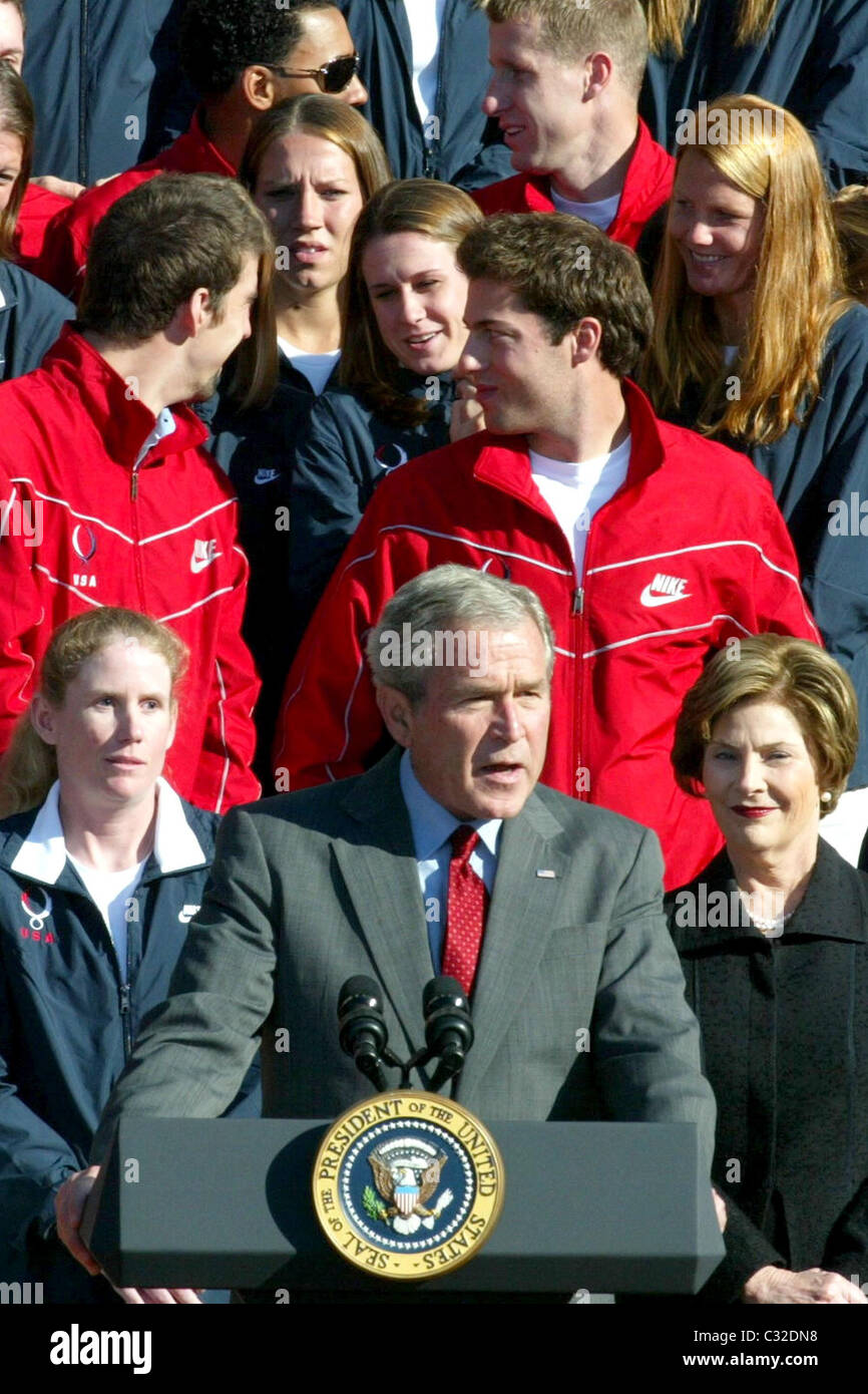 Greet us president george bush hi-res stock photography and images - Alamy