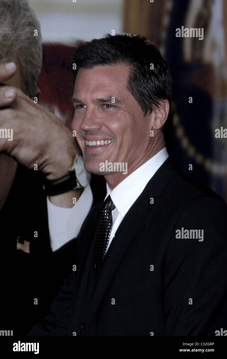 Josh Brolin New York Premiere of 'W.' at the Ziegfeld Theatre ...