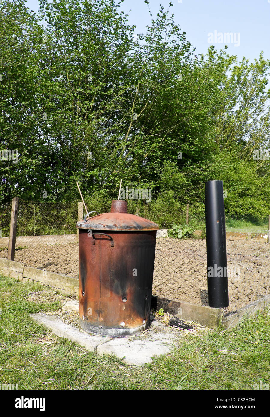 Old garden rubbish hi-res stock photography and images - Alamy