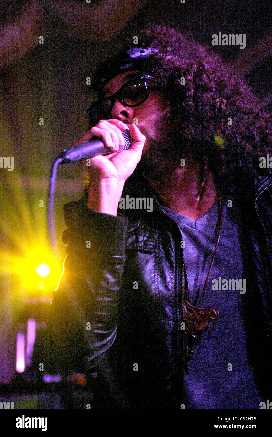 Kevin Michael performing at the 'Knock-Out Abuse' fundraiser benefiting ...