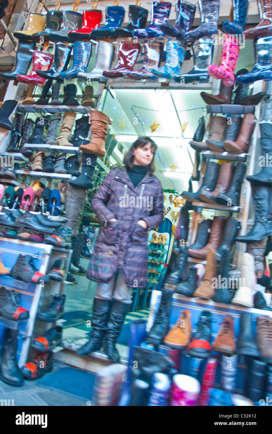 Athens (/ˈæθɨnz/;[2] Modern Greek: Αθήνα, Athína, IPA: [aˈθina ...