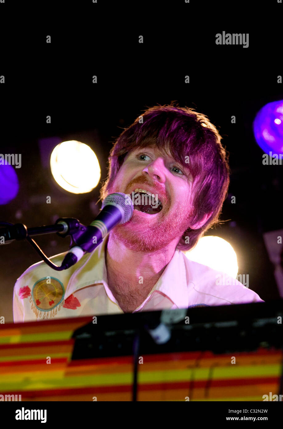 Jon Maclean The Aliens performing at Liverpool Carling Academy ...