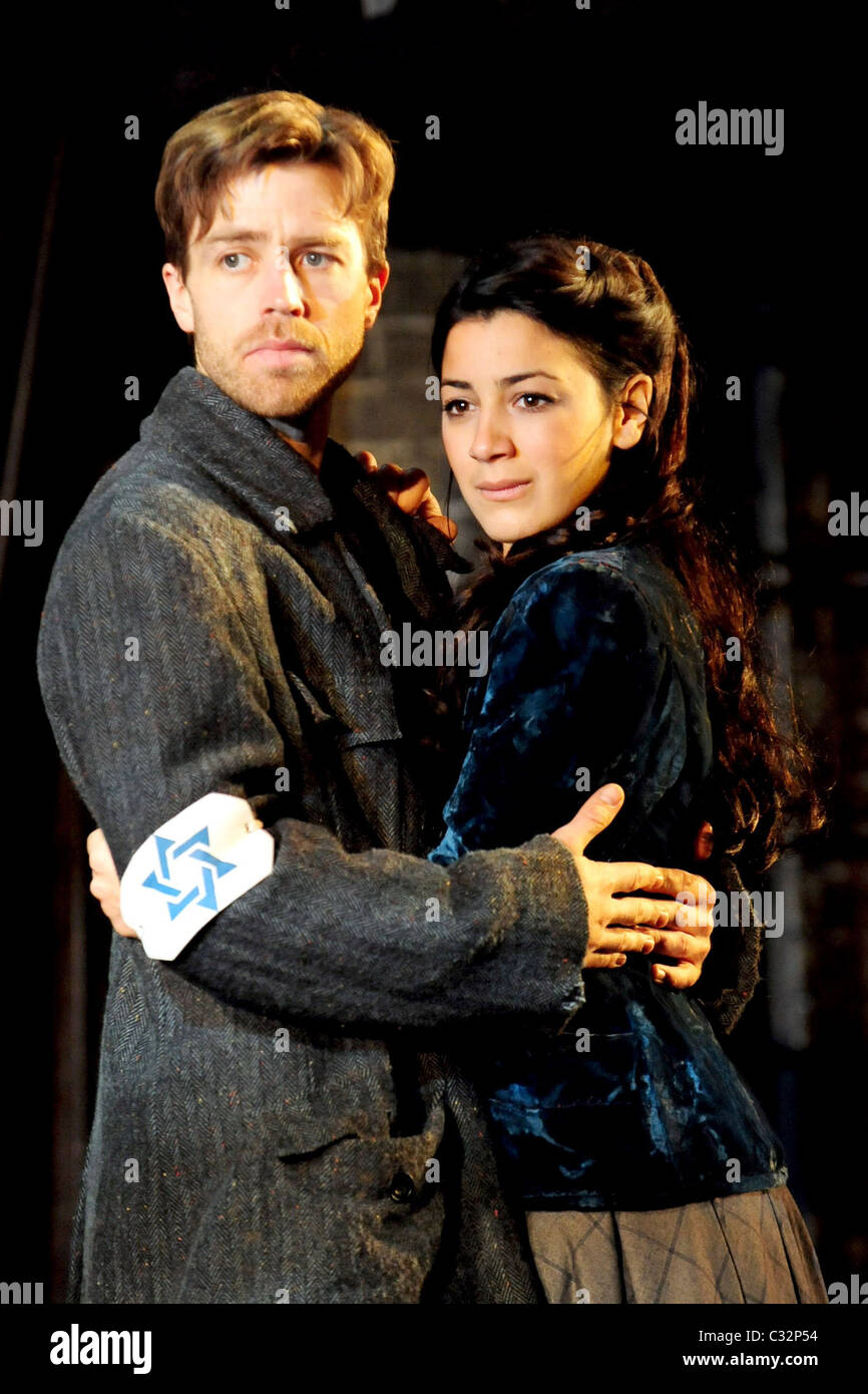 Simon Gleeson and Leila Benn Harris perform 'Imagine This' at the New ...