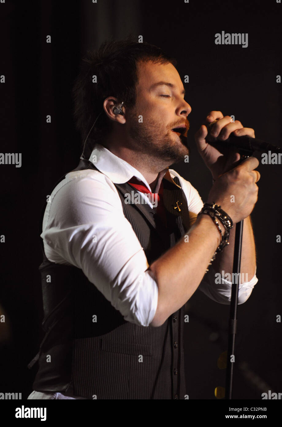 David Cook performing live at 'Do The Wright Thing' Gala held at Hard ...
