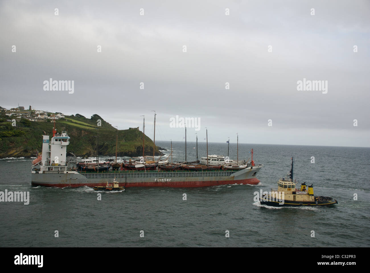 The Flinterduin ship from Groningen loaded with boats of all sizes ...