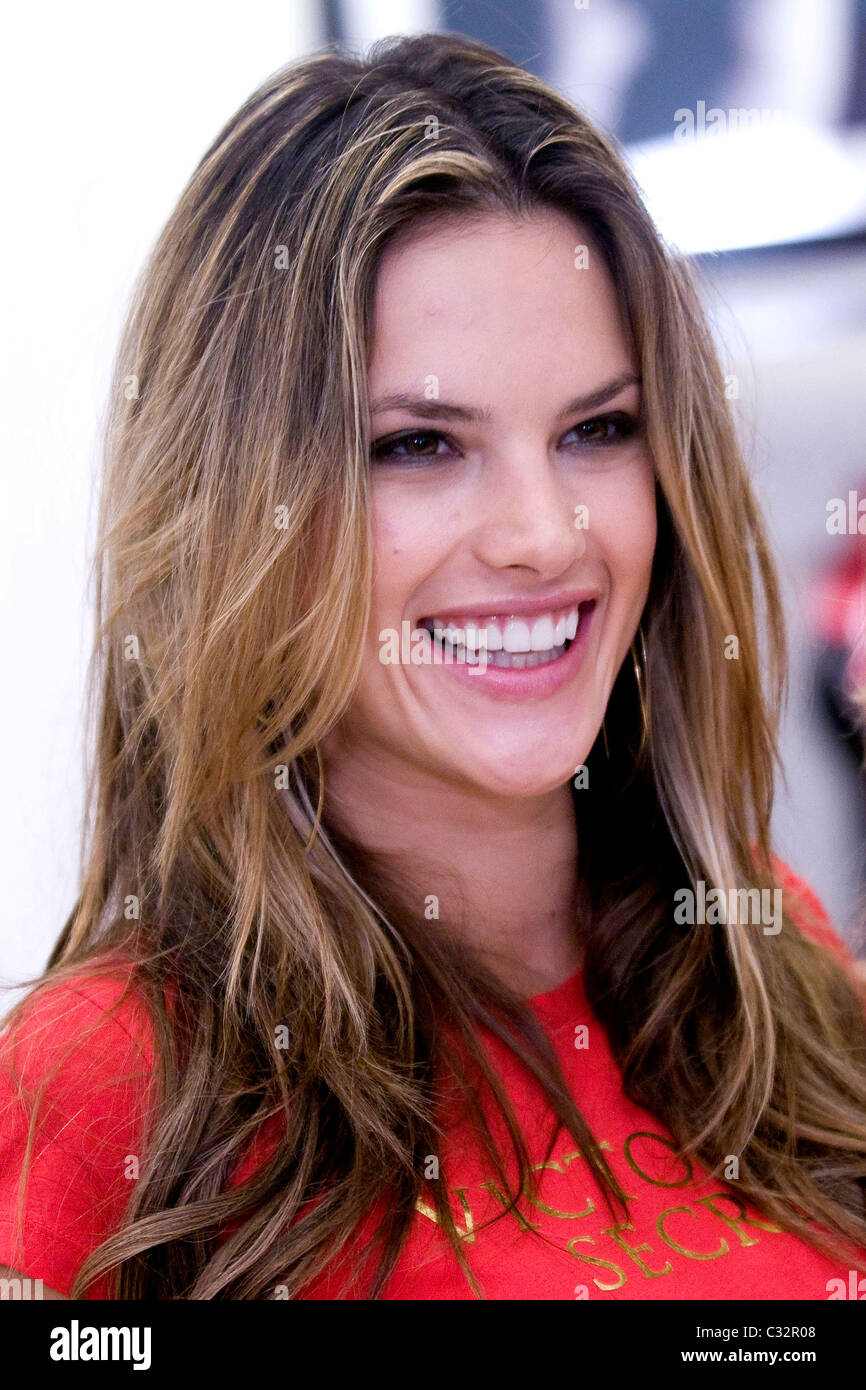 Alessandra Ambrosio Victoria's Secret Angels share their favorite ...