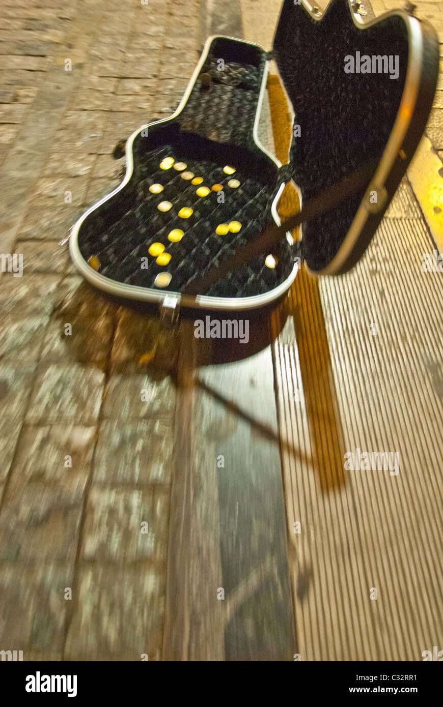 Athens (/ˈæθɨnz/;[2] Modern Greek: Αθήνα, Athína, IPA: [aˈθina ...