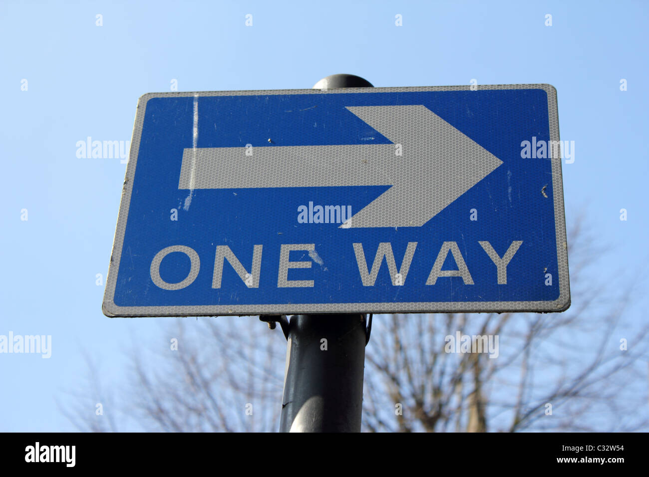One way sign uk hi-res stock photography and images - Alamy