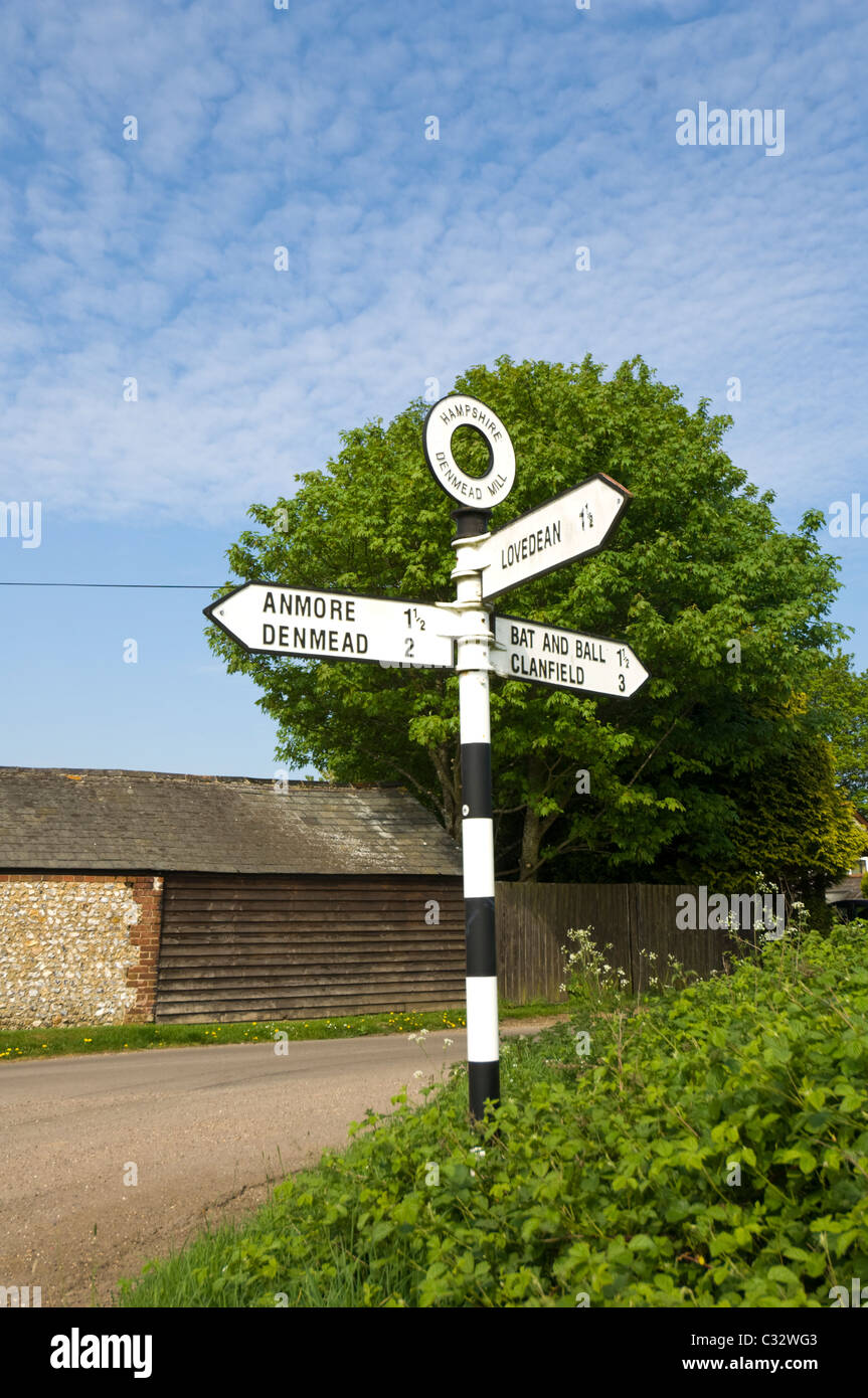 Old Road Sign Uk High Resolution Stock Photography and Images - Alamy
