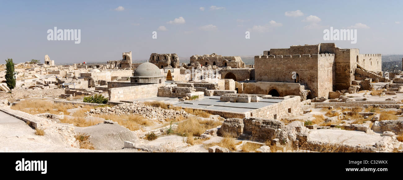 Medieval military monuments hi-res stock photography and images - Alamy