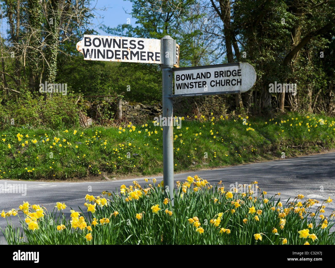 Country rural signposts hi-res stock photography and images - Alamy