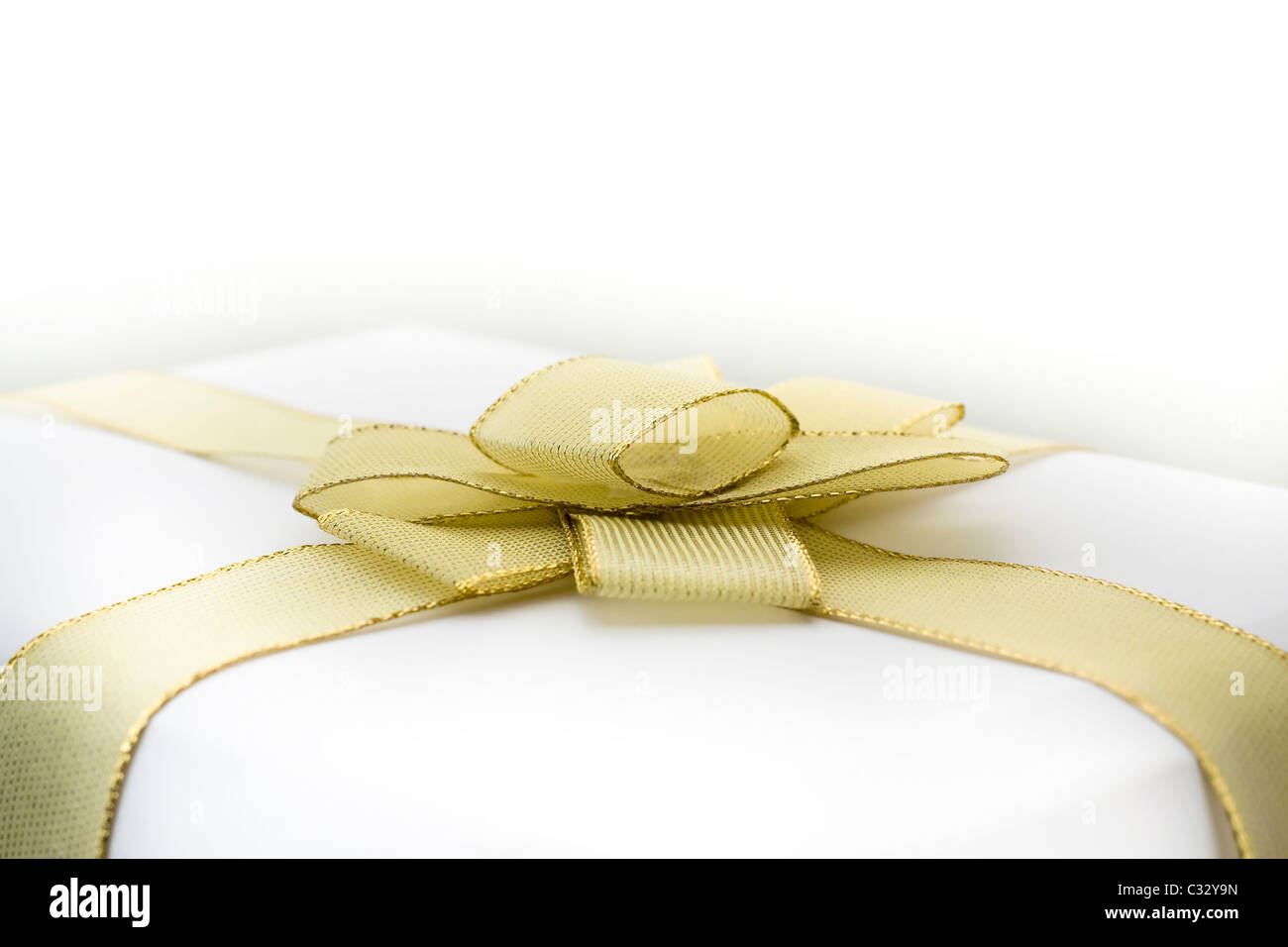 Beautiful golden gift box hi-res stock photography and images - Alamy