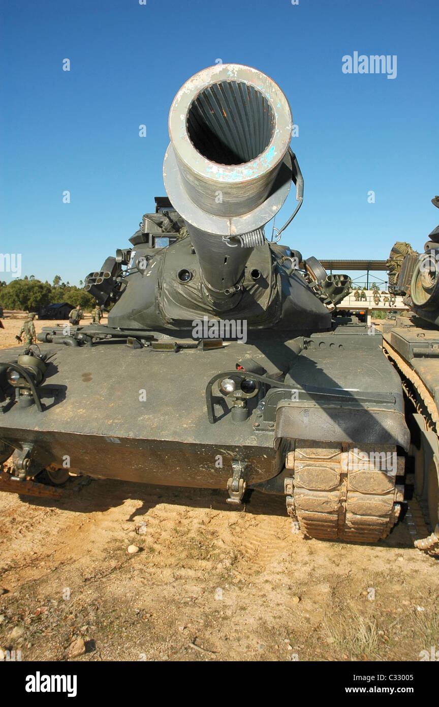 105 mm gun hi-res stock photography and images - Alamy