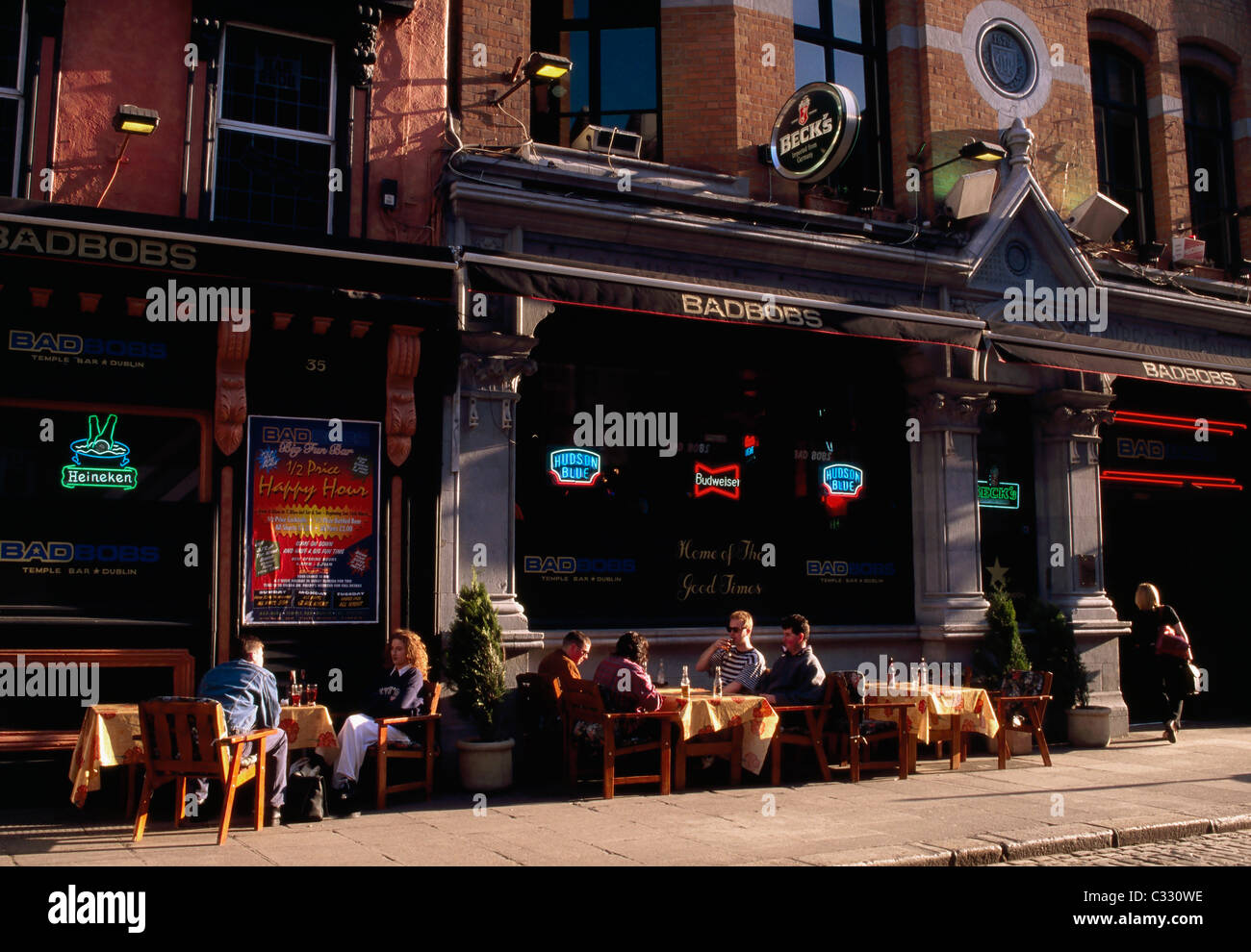 Dublin, Co Dublin, Ireland, Temple Bar Street Scene Stock Photo - Alamy