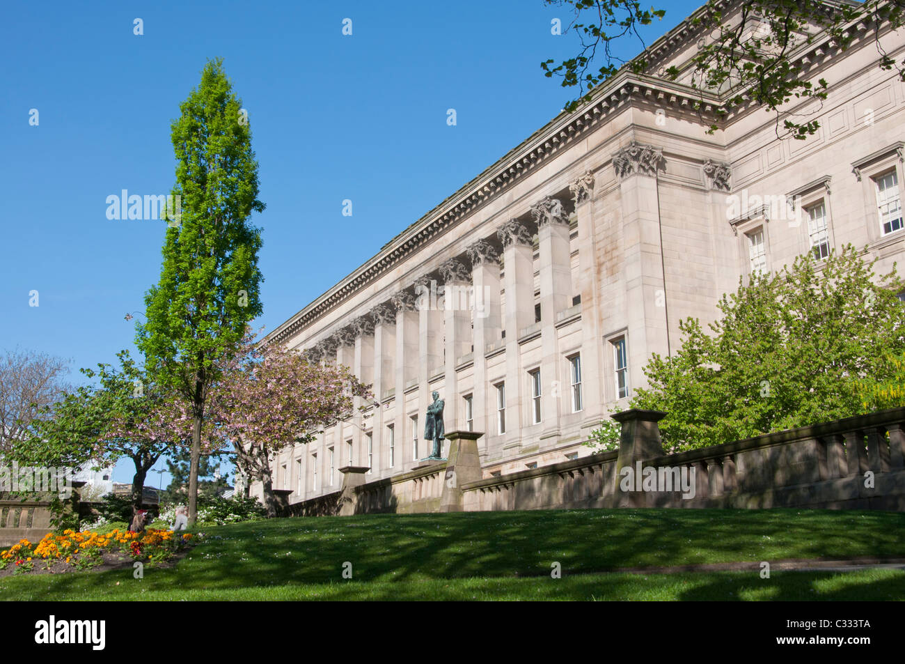 St george's hall liverpool exterior hi-res stock photography and images ...
