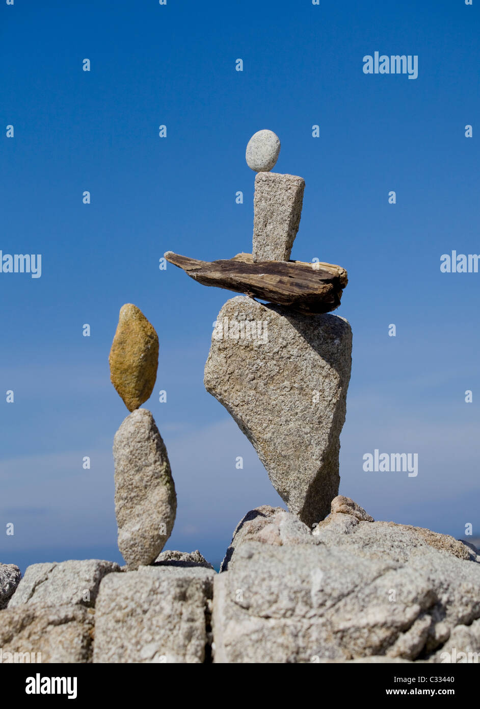 Rock balancing - finely balanced and creative stone stacking Stock ...