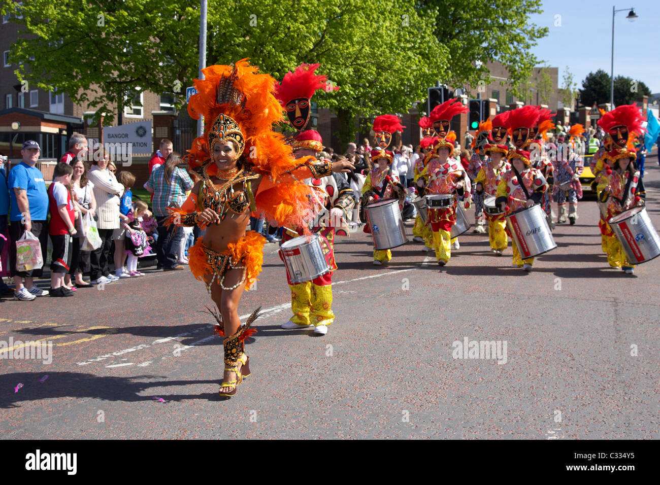 Kelly Baldonado samba dancer and the maSamba Samba school band from ...