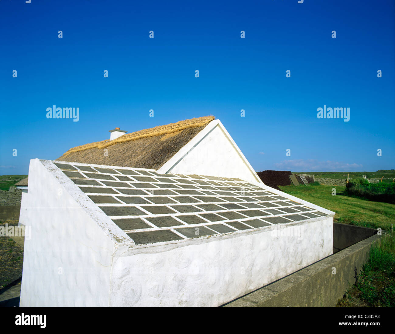 Cottage co clare, ireland hi-res stock photography and images - Alamy