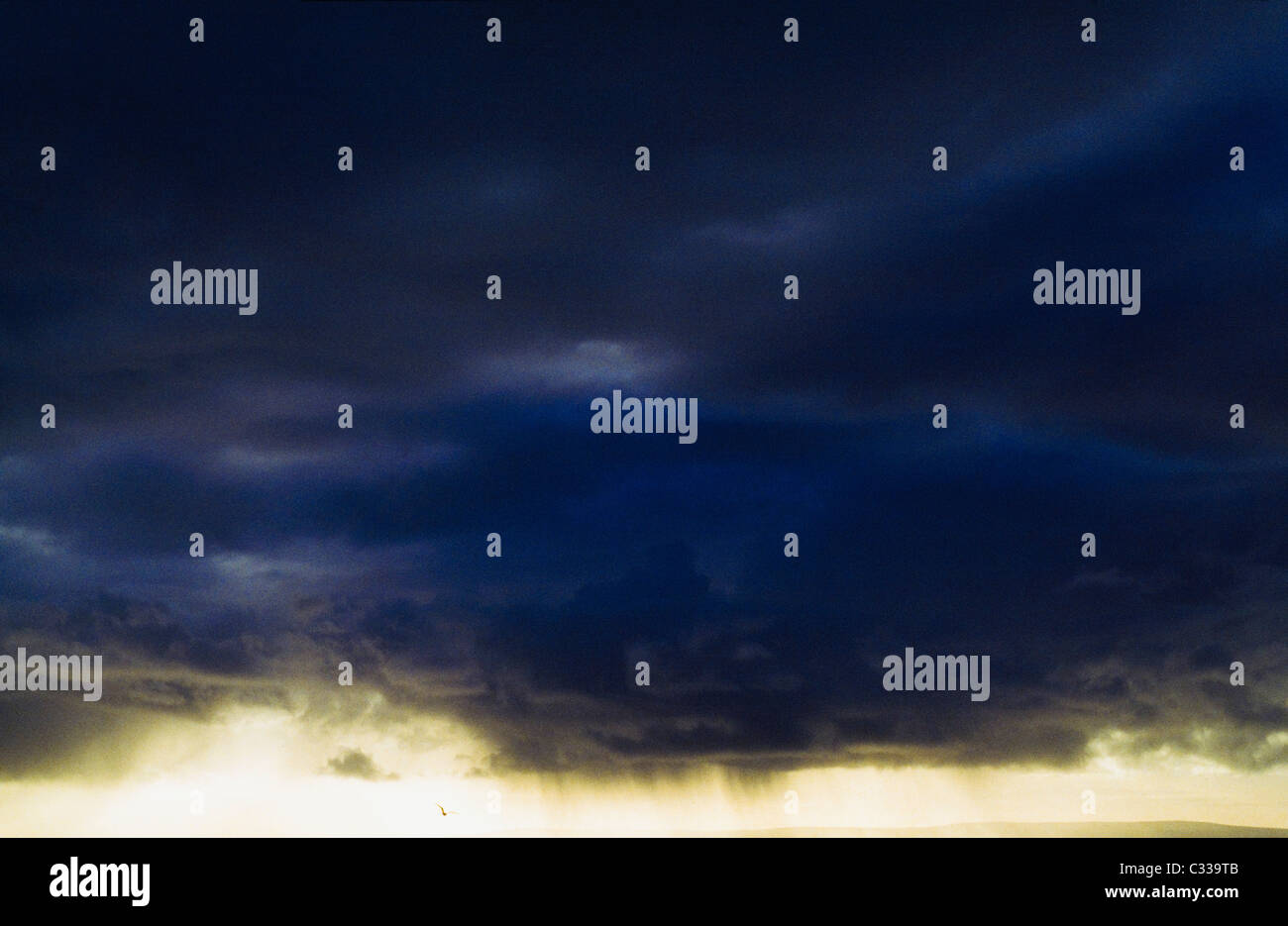Rain clouds overcast hi-res stock photography and images - Alamy