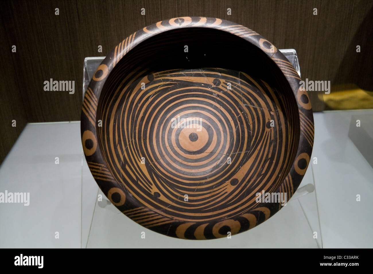 Ancient chinese pottery vase hi-res stock photography and images - Alamy