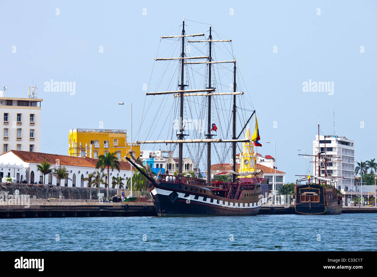 Old ship line hi-res stock photography and images - Alamy